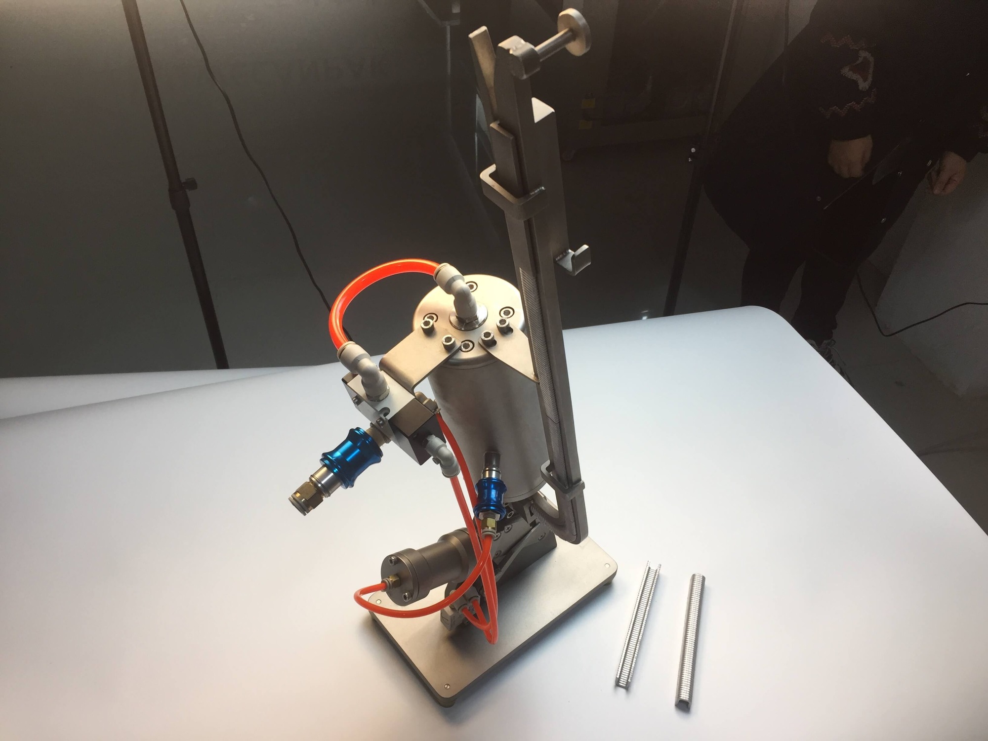 Pneumatic Single Clipper Machine